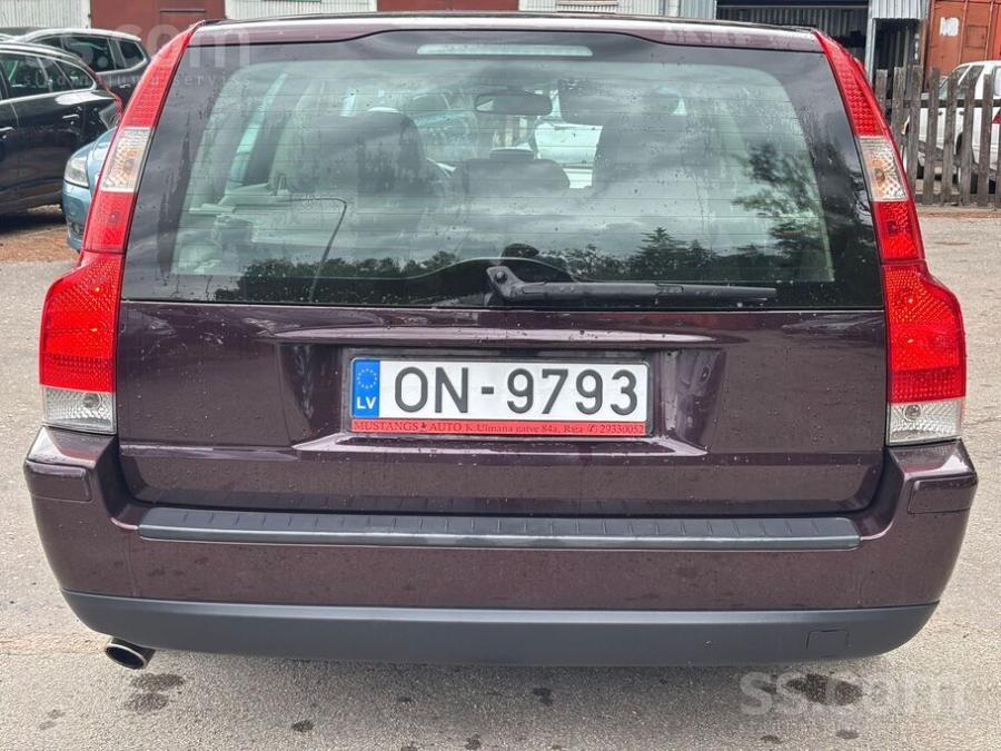Красный Вольво В70 2006 в Рига, объемом двигателя 2.40 л и пробегом 279 тыс. км за 2950 €, фото 6 на AUTOMOTO.COM.LV