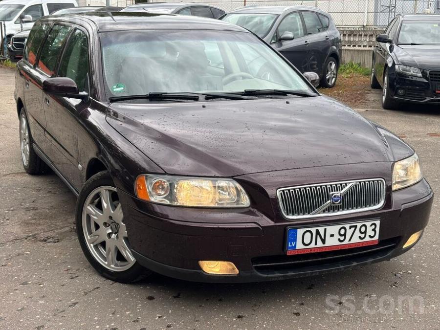 Красный Вольво В70 2006 в Рига, объемом двигателя 2.40 л и пробегом 279 тыс. км за 2950 €, фото 12 на AUTOMOTO.COM.LV