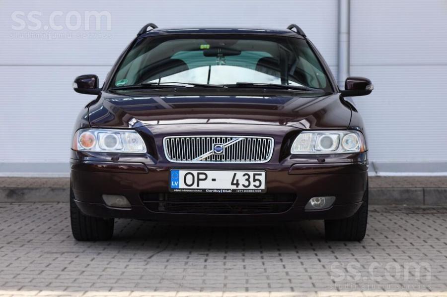 Red Volvo V70 2006 in Riga, with an engine capacity of 2.40 L and mileage of 0 thousand km for 3495 €, photo 4 on AUTOMOTO.COM.LV