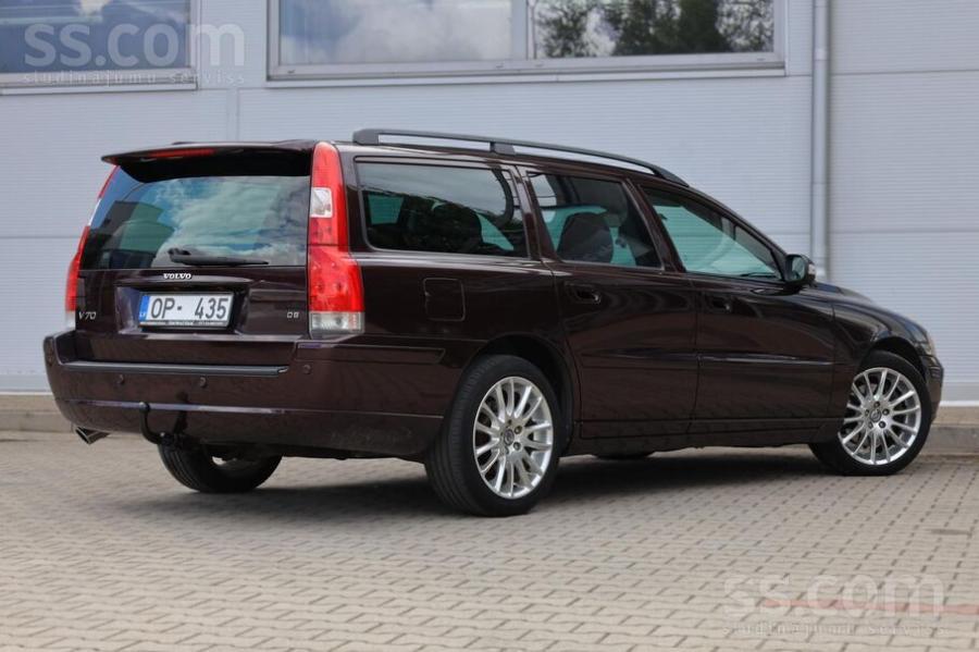 Red Volvo V70 2006 in Riga, with an engine capacity of 2.40 L and mileage of 0 thousand km for 3495 €, photo 7 on AUTOMOTO.COM.LV