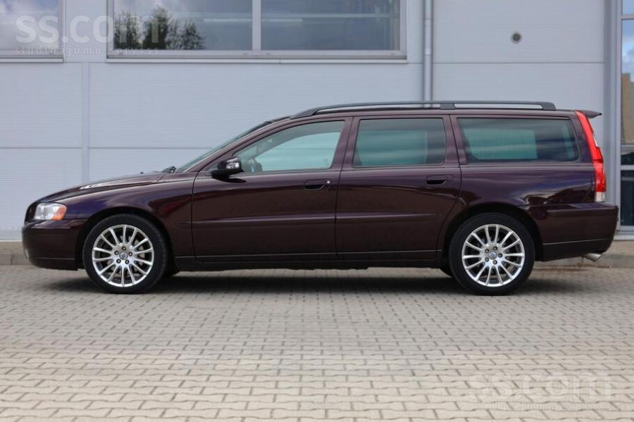 Red Volvo V70 2006 in Riga, with an engine capacity of 2.40 L and mileage of 0 thousand km for 3495 €, photo 9 on AUTOMOTO.COM.LV