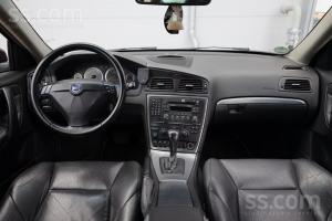 Red Volvo V70 2006 in Riga, with an engine capacity of 2.40 L and mileage of 0 thousand km for 3495 €, photo 11 on AUTOMOTO.COM.LV