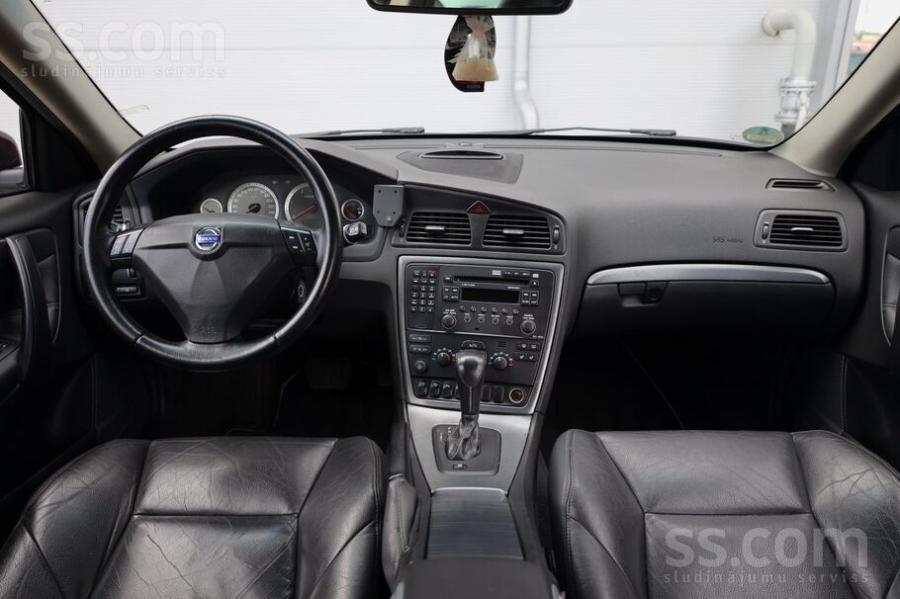 Red Volvo V70 2006 in Riga, with an engine capacity of 2.40 L and mileage of 0 thousand km for 3495 €, photo 11 on AUTOMOTO.COM.LV