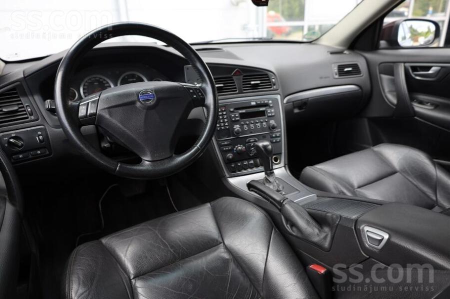 Red Volvo V70 2006 in Riga, with an engine capacity of 2.40 L and mileage of 0 thousand km for 3495 €, photo 12 on AUTOMOTO.COM.LV