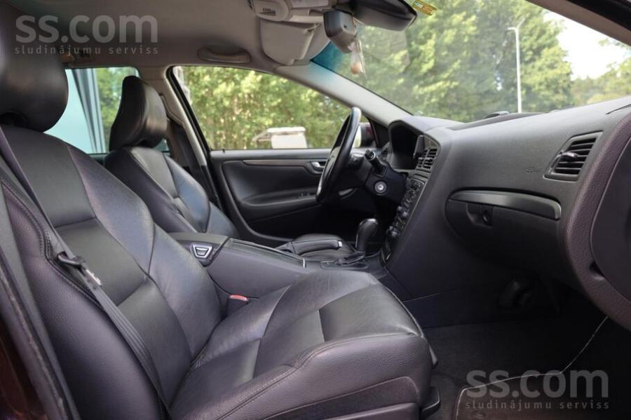 Red Volvo V70 2006 in Riga, with an engine capacity of 2.40 L and mileage of 0 thousand km for 3495 €, photo 17 on AUTOMOTO.COM.LV