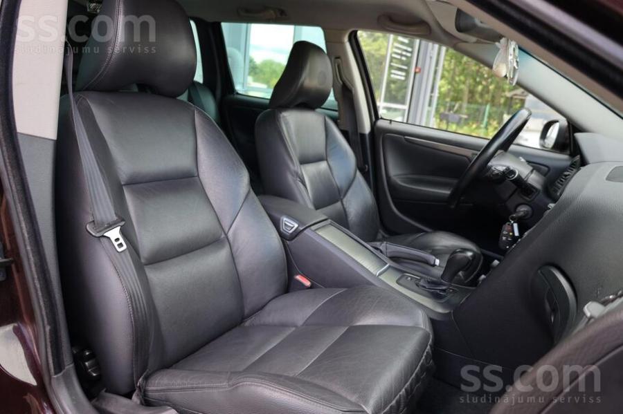 Red Volvo V70 2006 in Riga, with an engine capacity of 2.40 L and mileage of 0 thousand km for 3495 €, photo 18 on AUTOMOTO.COM.LV