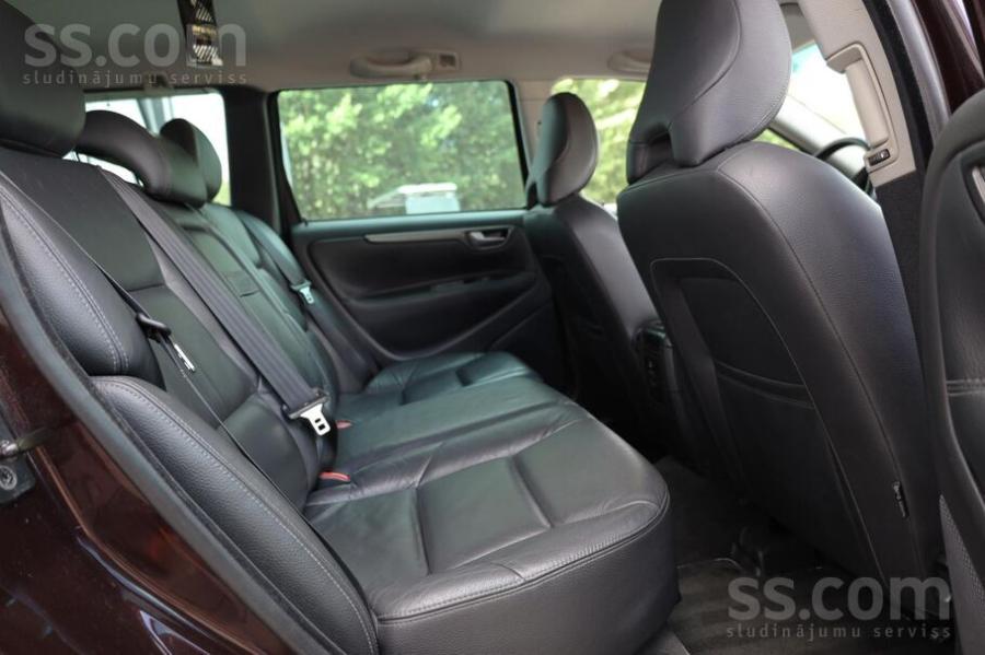 Red Volvo V70 2006 in Riga, with an engine capacity of 2.40 L and mileage of 0 thousand km for 3495 €, photo 20 on AUTOMOTO.COM.LV