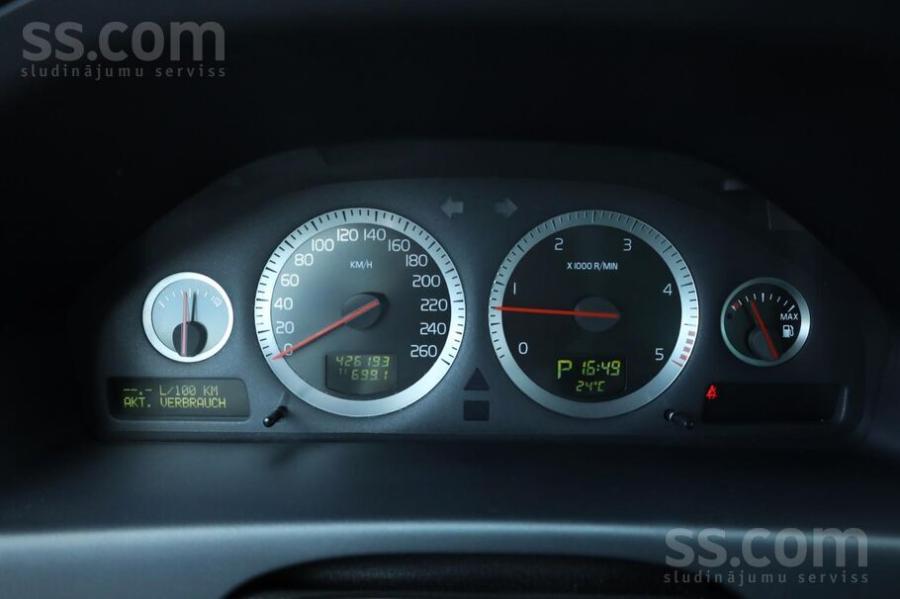 Red Volvo V70 2006 in Riga, with an engine capacity of 2.40 L and mileage of 0 thousand km for 3495 €, photo 23 on AUTOMOTO.COM.LV