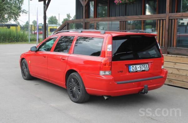 Red Volvo V70 2006 in Riga, with an engine capacity of 2.40 L and mileage of 0 thousand km for 2890 €, photo 9 on AUTOMOTO.COM.LV