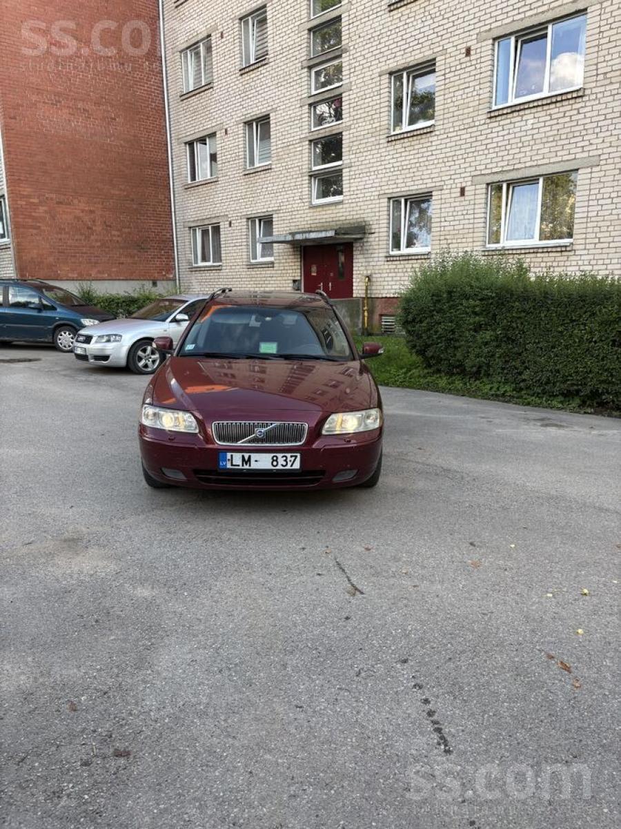 Sarkans Volvo V70 2007 Saldus, ar dzinēja tilpumu 2.40 L un nobraukumu 445 tūkst. km par 1999 €, foto 1 vietnē AUTOMOTO.COM.LV