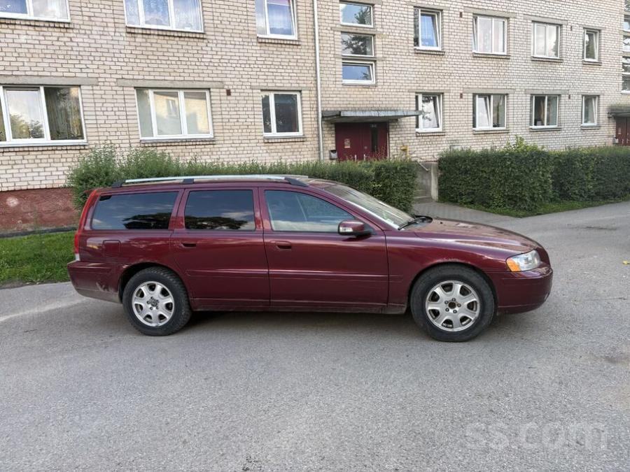 Sarkans Volvo V70 2007 Saldus, ar dzinēja tilpumu 2.40 L un nobraukumu 445 tūkst. km par 1999 €, foto 3 vietnē AUTOMOTO.COM.LV