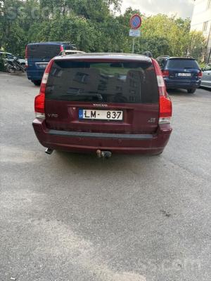 Sarkans Volvo V70 2007 Saldus, ar dzinēja tilpumu 2.40 L un nobraukumu 445 tūkst. km par 1999 €, foto 4 vietnē AUTOMOTO.COM.LV
