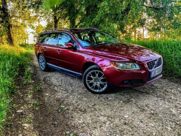 Sarkans Volvo V70 2007 Rēzekne, ar dzinēja tilpumu 2.40 L un nobraukumu 351 tūkst. km par 4800 €, foto 2 vietnē AUTOMOTO.COM.LV