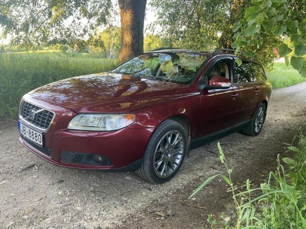 Sarkans Volvo V70 2007 Rēzekne, ar dzinēja tilpumu 2.40 L un nobraukumu 351 tūkst. km par 4800 €, foto 3 vietnē AUTOMOTO.COM.LV