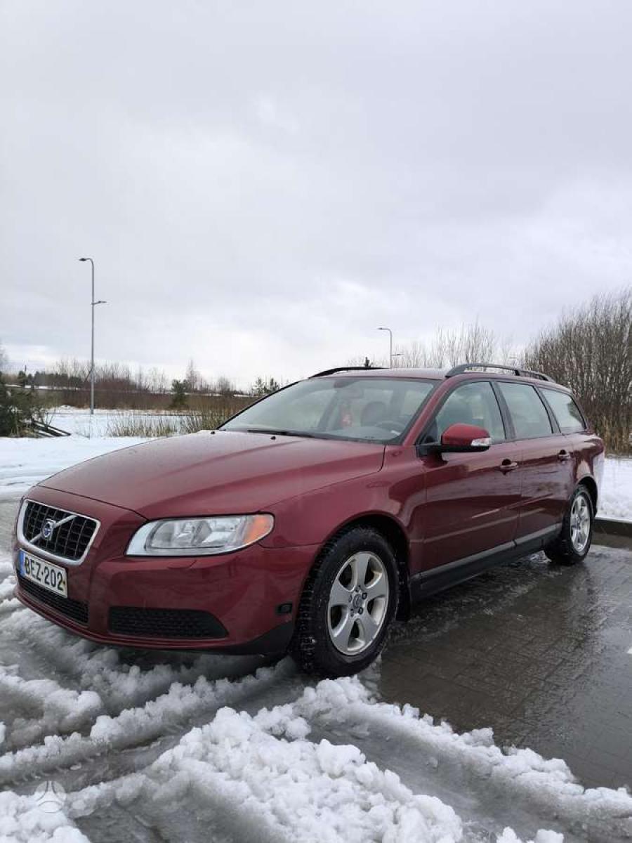 Sarkans Volvo V70 2007 Gargždai, ar dzinēja tilpumu 2.00 L un nobraukumu 556 tūkst. km par 1600 €, foto 1 vietnē AUTOMOTO.COM.LV
