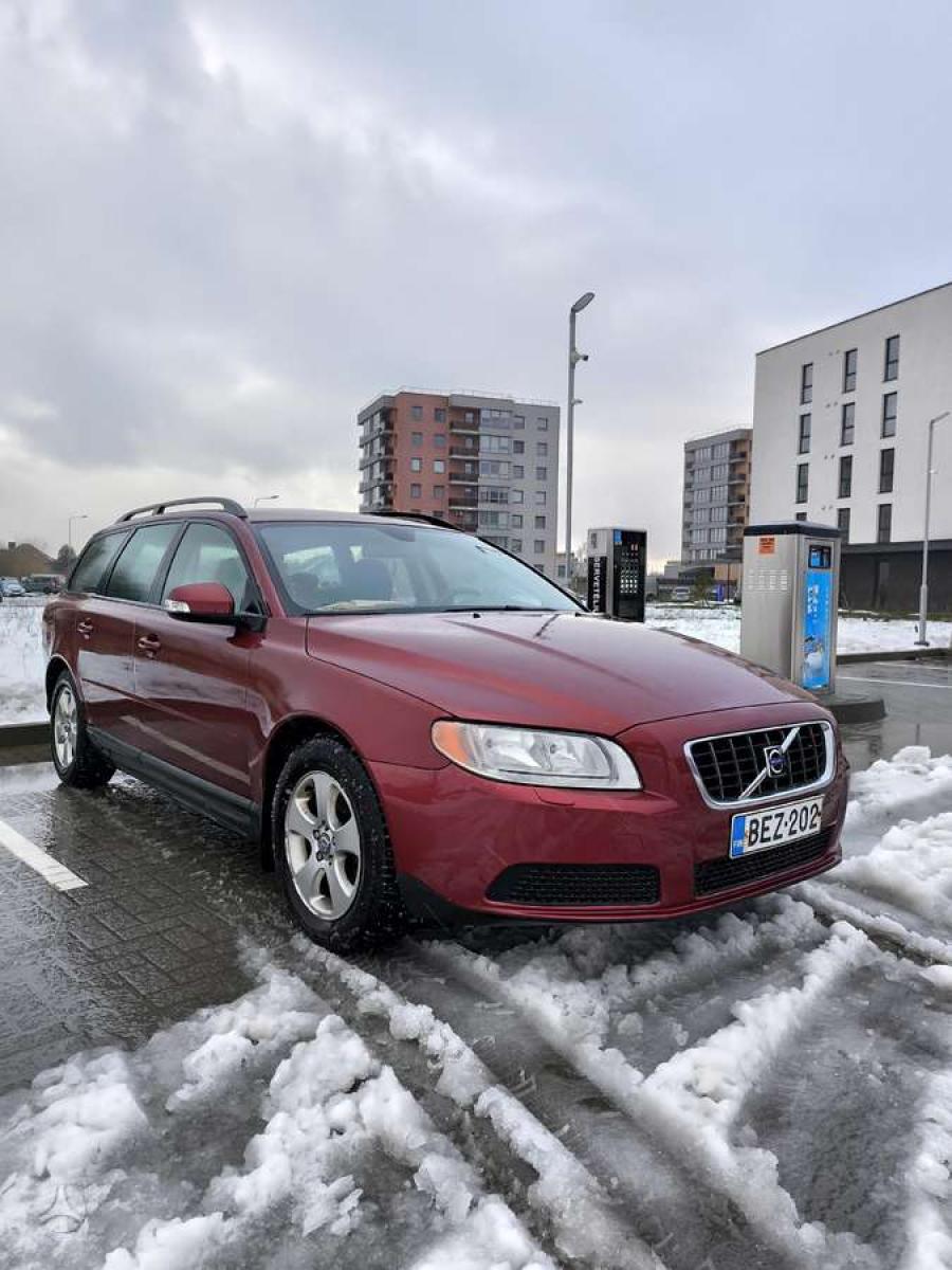 Sarkans Volvo V70 2007 Gargždai, ar dzinēja tilpumu 2.00 L un nobraukumu 556 tūkst. km par 1600 €, foto 3 vietnē AUTOMOTO.COM.LV