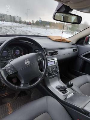 Sarkans Volvo V70 2007 Gargždai, ar dzinēja tilpumu 2.00 L un nobraukumu 556 tūkst. km par 1600 €, foto 7 vietnē AUTOMOTO.COM.LV