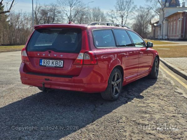 Sarkans Volvo V70 2007 Tallina, ar dzinēja tilpumu 2.40 L un nobraukumu 496 tūkst. km par 3900 €, foto 2 vietnē AUTOMOTO.COM.LV