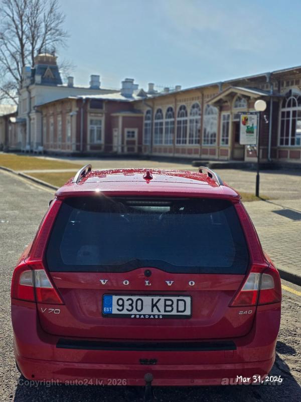 Sarkans Volvo V70 2007 Tallina, ar dzinēja tilpumu 2.40 L un nobraukumu 496 tūkst. km par 3900 €, foto 5 vietnē AUTOMOTO.COM.LV