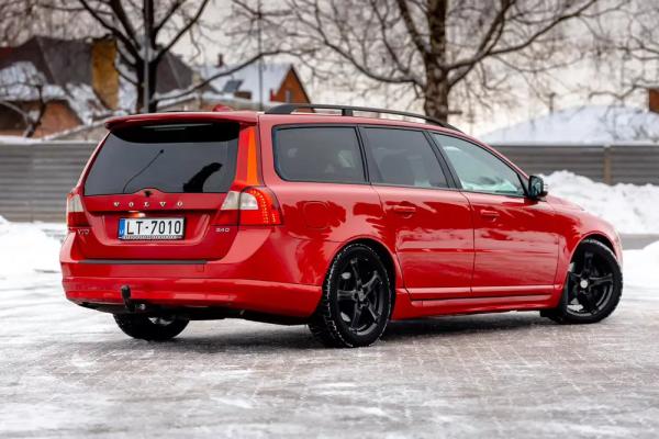 Sarkans Volvo V70 2007 Jelgava, ar dzinēja tilpumu 2.40 L un nobraukumu 444 tūkst. km par 2999 €, foto 4 vietnē AUTOMOTO.COM.LV