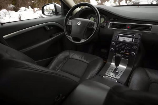 Sarkans Volvo V70 2007 Jelgava, ar dzinēja tilpumu 2.40 L un nobraukumu 444 tūkst. km par 2999 €, foto 7 vietnē AUTOMOTO.COM.LV