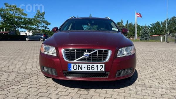 Red Volvo V70 2007 in Jelgava, with an engine capacity of 2.40 L and mileage of 358 thousand km for 3600 €, photo 1 on AUTOMOTO.COM.LV