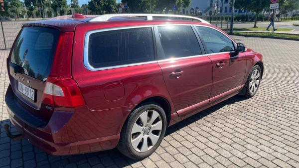 Red Volvo V70 2007 in Jelgava, with an engine capacity of 2.40 L and mileage of 358 thousand km for 3600 €, photo 5 on AUTOMOTO.COM.LV