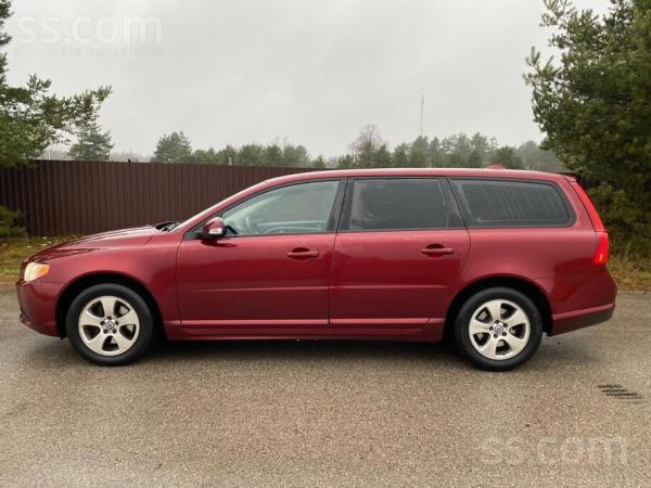 Sarkans Volvo V70 2008 Rīga, ar dzinēja tilpumu 2.40 L un nobraukumu 357 tūkst. km par 4400 €, foto 10 vietnē AUTOMOTO.COM.LV