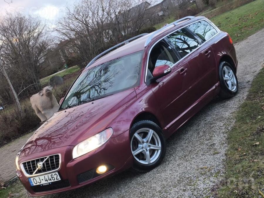Red Volvo V70 2008 in Tukums, with an engine capacity of 2.40 L and mileage of 316 thousand km for 5990 €, photo 2 on AUTOMOTO.COM.LV
