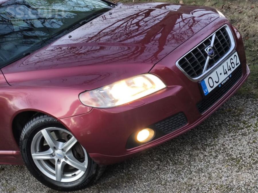 Red Volvo V70 2008 in Tukums, with an engine capacity of 2.40 L and mileage of 316 thousand km for 5990 €, photo 7 on AUTOMOTO.COM.LV
