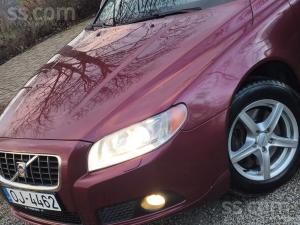 Red Volvo V70 2008 in Tukums, with an engine capacity of 2.40 L and mileage of 316 thousand km for 5990 €, photo 8 on AUTOMOTO.COM.LV