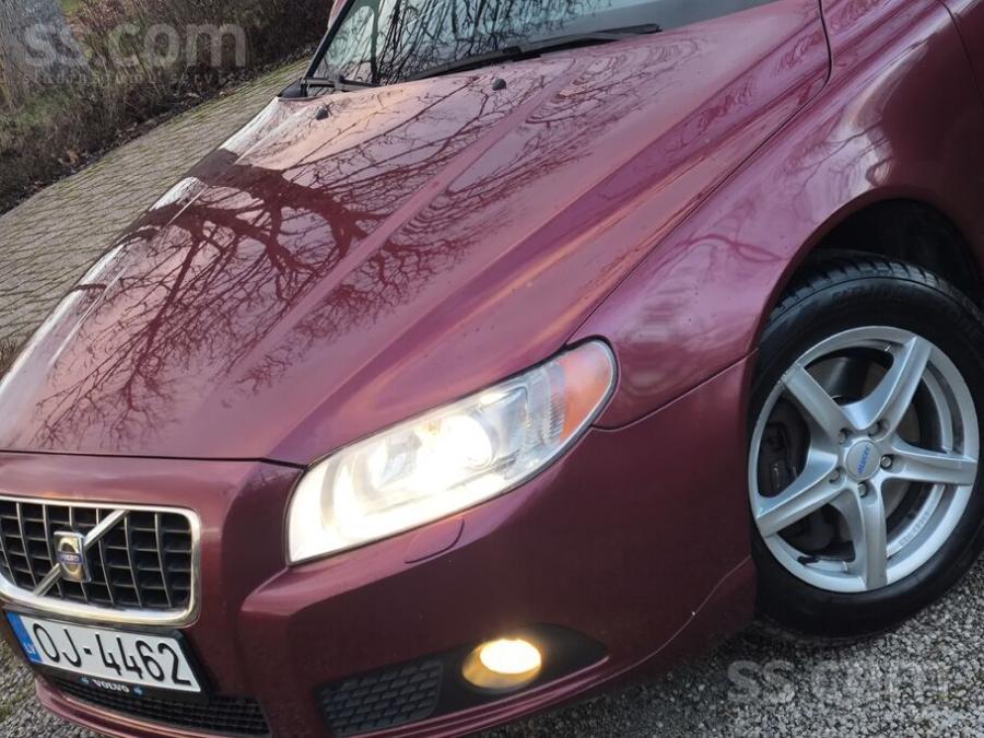 Red Volvo V70 2008 in Tukums, with an engine capacity of 2.40 L and mileage of 316 thousand km for 5990 €, photo 8 on AUTOMOTO.COM.LV