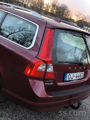 Red Volvo V70 2008 in Tukums, with an engine capacity of 2.40 L and mileage of 316 thousand km for 5990 €, photo 11 on AUTOMOTO.COM.LV