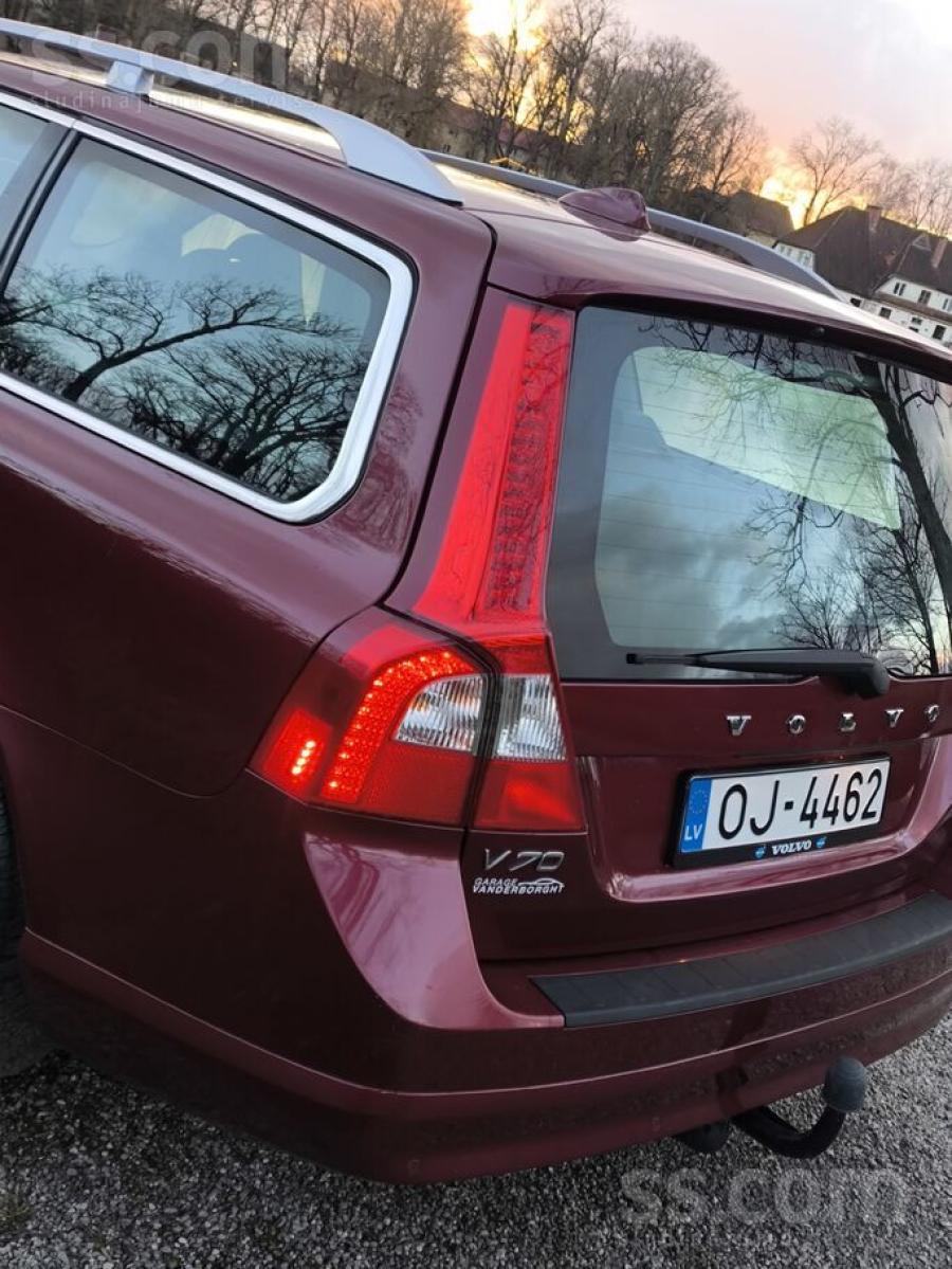 Red Volvo V70 2008 in Tukums, with an engine capacity of 2.40 L and mileage of 316 thousand km for 5990 €, photo 11 on AUTOMOTO.COM.LV
