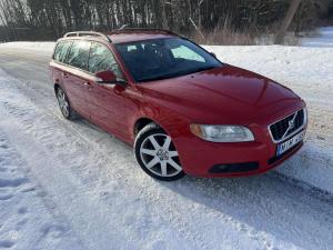 Red Volvo V70 2008 in Ukmerge, with an engine capacity of 2.40 L and mileage of 385 thousand km for 2550 €, photo 3 on AUTOMOTO.COM.LV