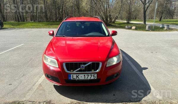 Sarkans Volvo V70 2008 Liepāja, ar dzinēja tilpumu 2.40 L un nobraukumu 324 tūkst. km par 3400 €, foto 1 vietnē AUTOMOTO.COM.LV