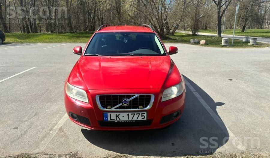 Red Volvo V70 2008 in Liepaja, with an engine capacity of 2.40 L and mileage of 324 thousand km for 3400 €, photo 1 on AUTOMOTO.COM.LV