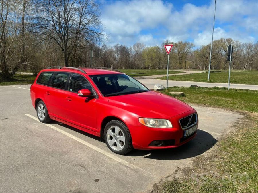 Red Volvo V70 2008 in Liepaja, with an engine capacity of 2.40 L and mileage of 324 thousand km for 3400 €, photo 3 on AUTOMOTO.COM.LV