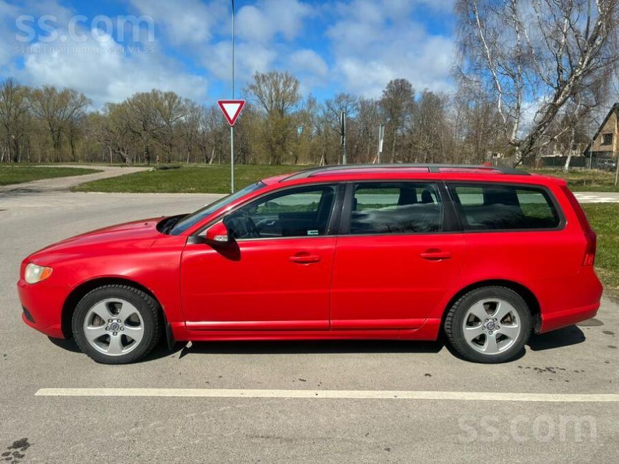 Red Volvo V70 2008 in Liepaja, with an engine capacity of 2.40 L and mileage of 324 thousand km for 3400 €, photo 7 on AUTOMOTO.COM.LV