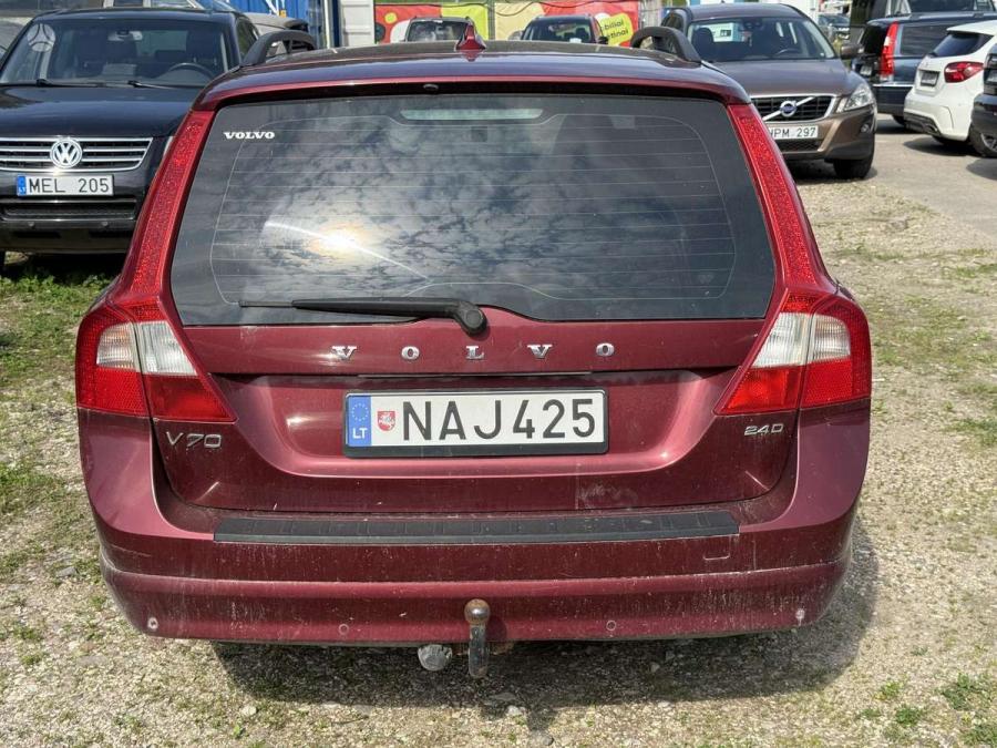 Красный Вольво В70 2008 в Вильнюс, объемом двигателя 2.40 л и пробегом 299 тыс. км за 2000 €, фото 6 на AUTOMOTO.COM.LV