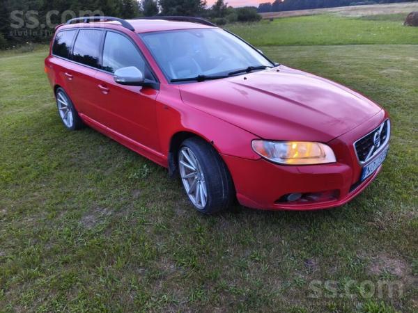 Sarkans Volvo V70 2008 Bauska, ar dzinēja tilpumu 2.40 L un nobraukumu 286 tūkst. km par 2300 €, foto 2 vietnē AUTOMOTO.COM.LV