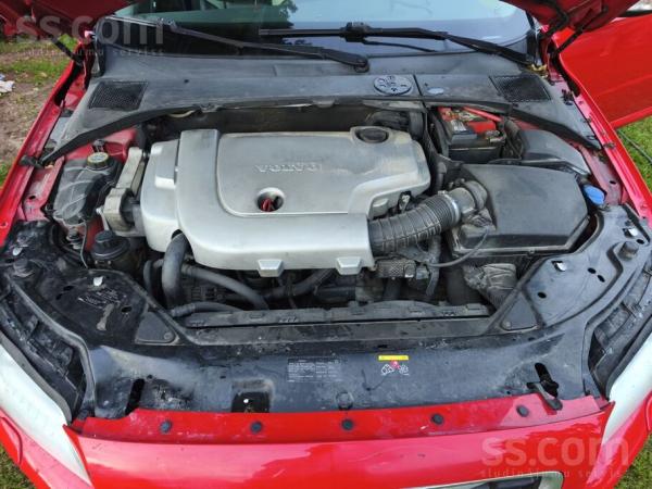 Sarkans Volvo V70 2008 Bauska, ar dzinēja tilpumu 2.40 L un nobraukumu 286 tūkst. km par 2300 €, foto 8 vietnē AUTOMOTO.COM.LV