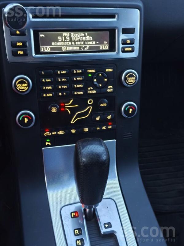 Sarkans Volvo V70 2008 Bauska, ar dzinēja tilpumu 2.40 L un nobraukumu 286 tūkst. km par 2300 €, foto 9 vietnē AUTOMOTO.COM.LV