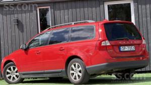 Red Volvo V70 2008 in Riga, with an engine capacity of 2.40 L and mileage of 243 thousand km for 2450 €, photo 4 on AUTOMOTO.COM.LV