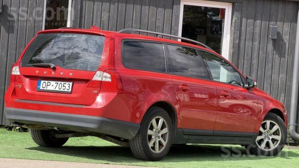 Red Volvo V70 2008 in Riga, with an engine capacity of 2.40 L and mileage of 243 thousand km for 2450 €, photo 4 on AUTOMOTO.COM.LV