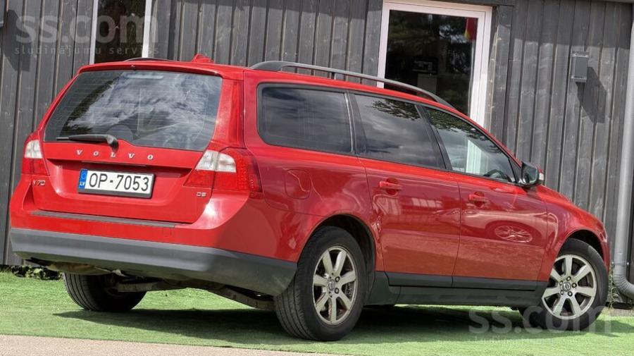 Red Volvo V70 2008 in Riga, with an engine capacity of 2.40 L and mileage of 243 thousand km for 2450 €, photo 5 on AUTOMOTO.COM.LV