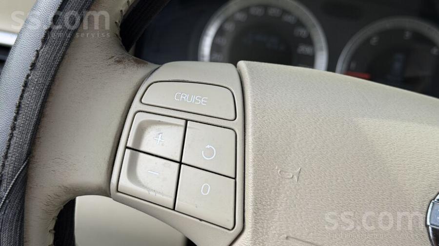 Red Volvo V70 2008 in Riga, with an engine capacity of 2.40 L and mileage of 243 thousand km for 2450 €, photo 13 on AUTOMOTO.COM.LV