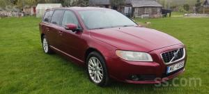 Red Volvo V70 2008 in Valmiera, with an engine capacity of 2.40 L and mileage of 376 thousand km for 2500 €, photo 3 on AUTOMOTO.COM.LV