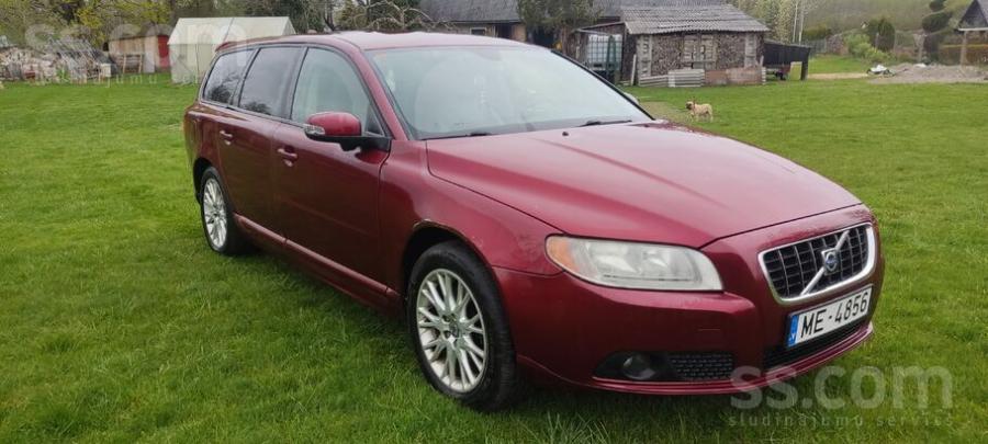 Red Volvo V70 2008 in Valmiera, with an engine capacity of 2.40 L and mileage of 376 thousand km for 2500 €, photo 3 on AUTOMOTO.COM.LV