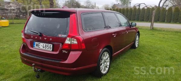 Sarkans Volvo V70 2008 Valmiera, ar dzinēja tilpumu 2.40 L un nobraukumu 376 tūkst. km par 2500 €, foto 3 vietnē AUTOMOTO.COM.LV